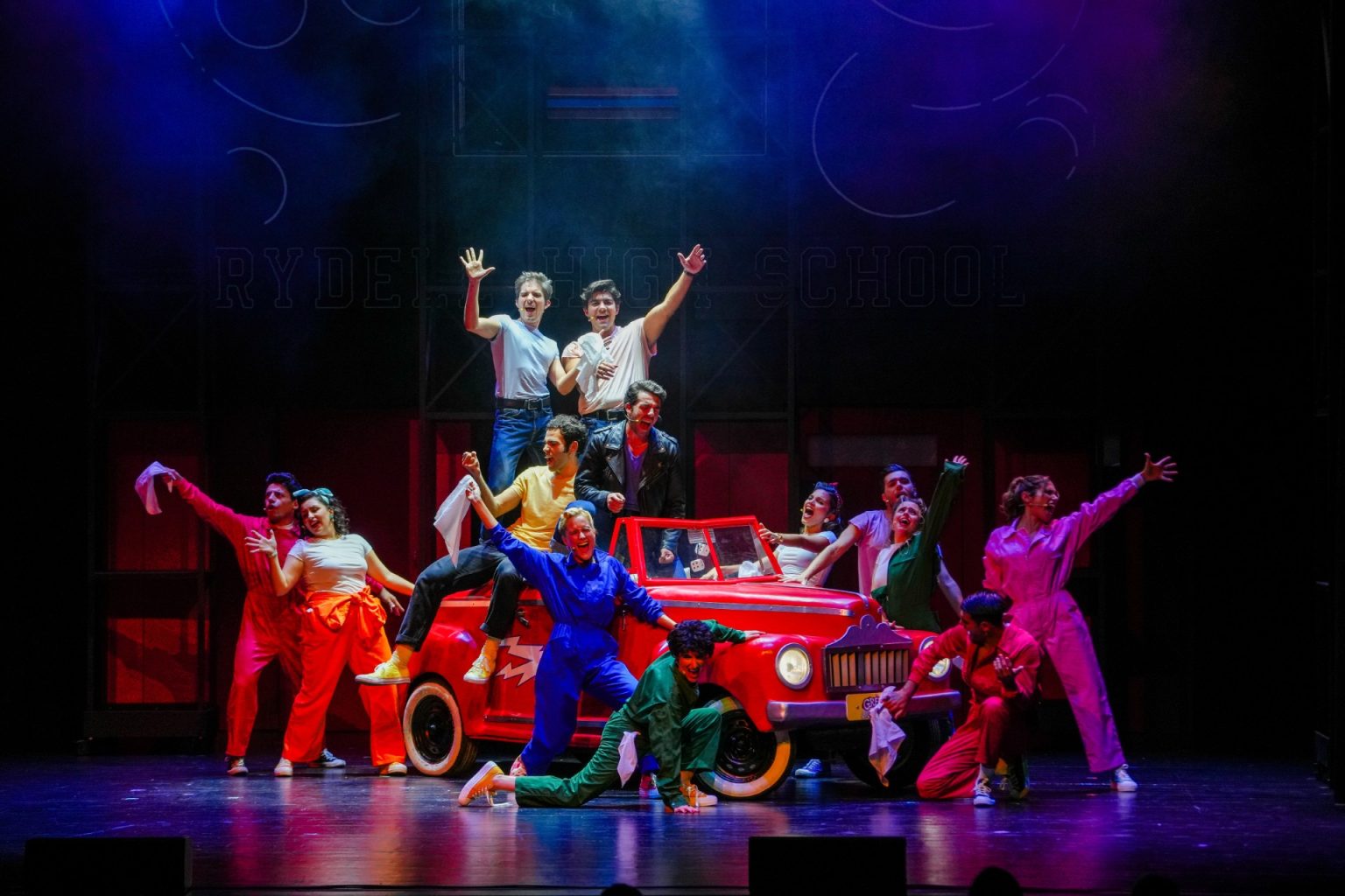 Grease O musical de Jim Jacobs e Warren Casey - Revista BICA